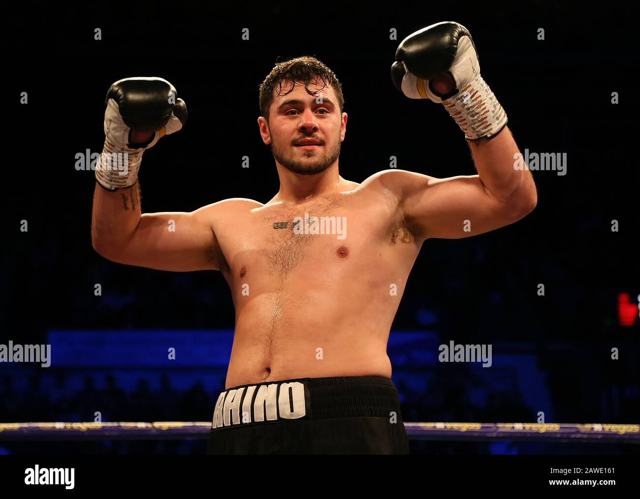 Dave allen celebrates victory over dorian darch hi-res stock ...