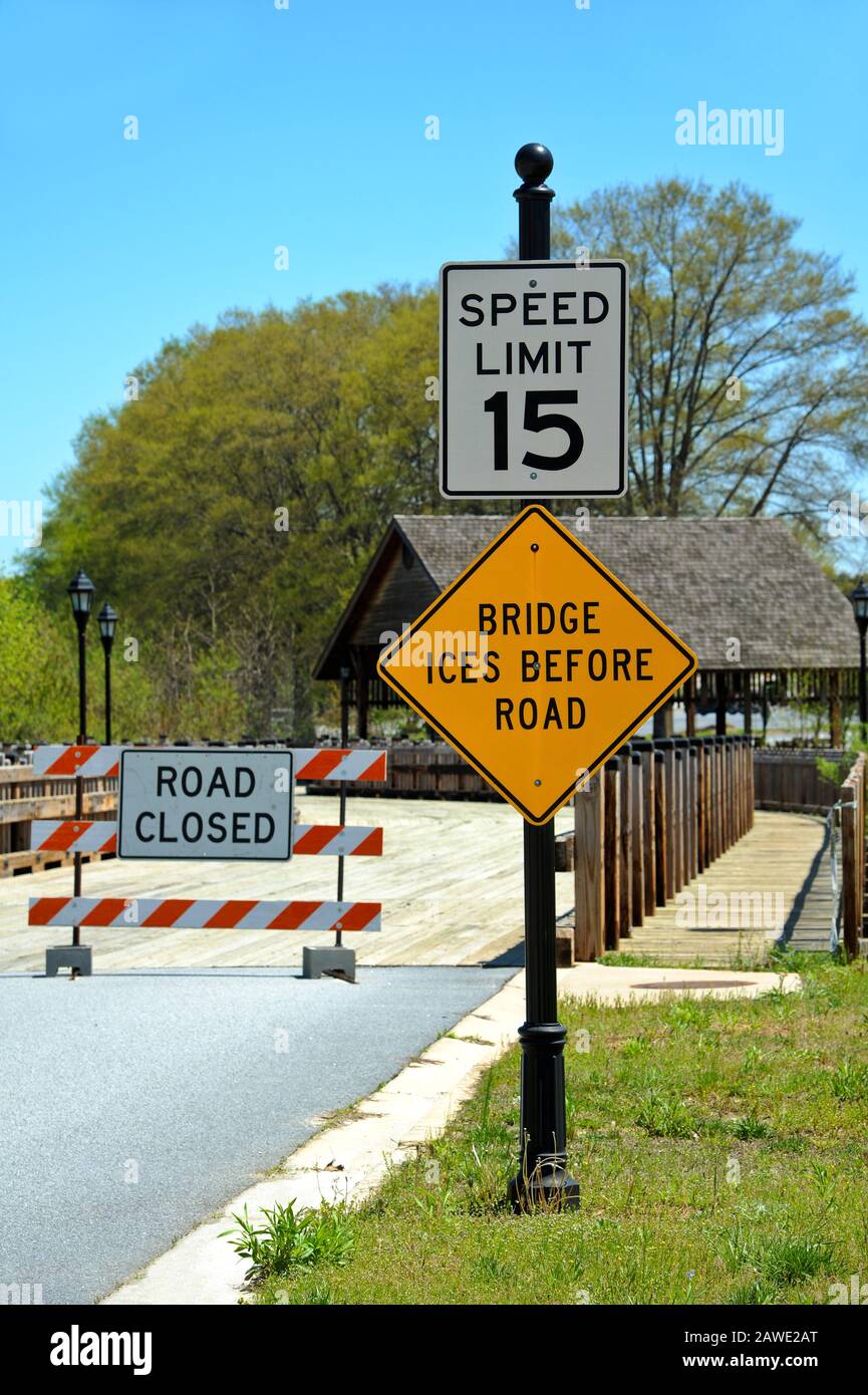 Traffic Warning Signs at a Closed Bridge Stock Photo - Alamy