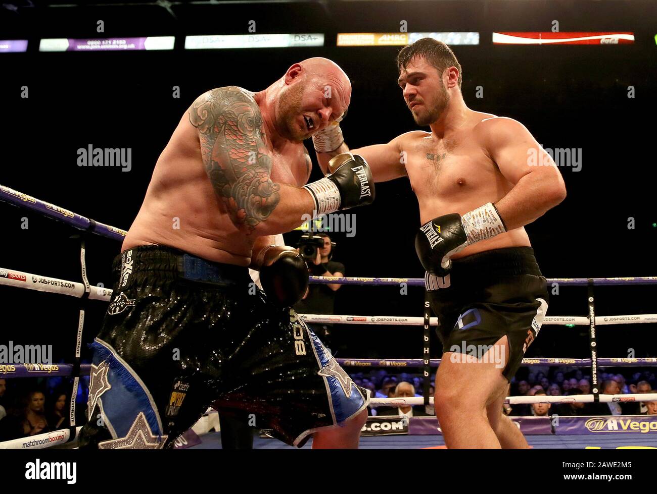Dave Allen (right) fights Dorian Darch (left) in the Heavyweight ...