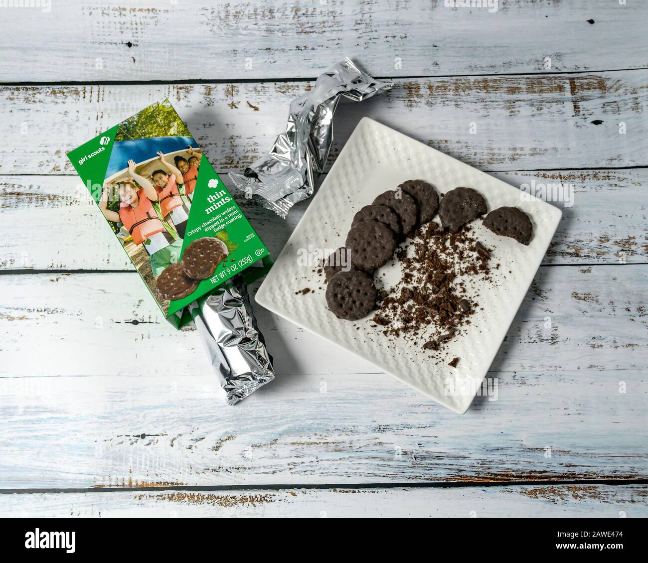 Girl scout cookie box hi-res stock photography and images - Alamy