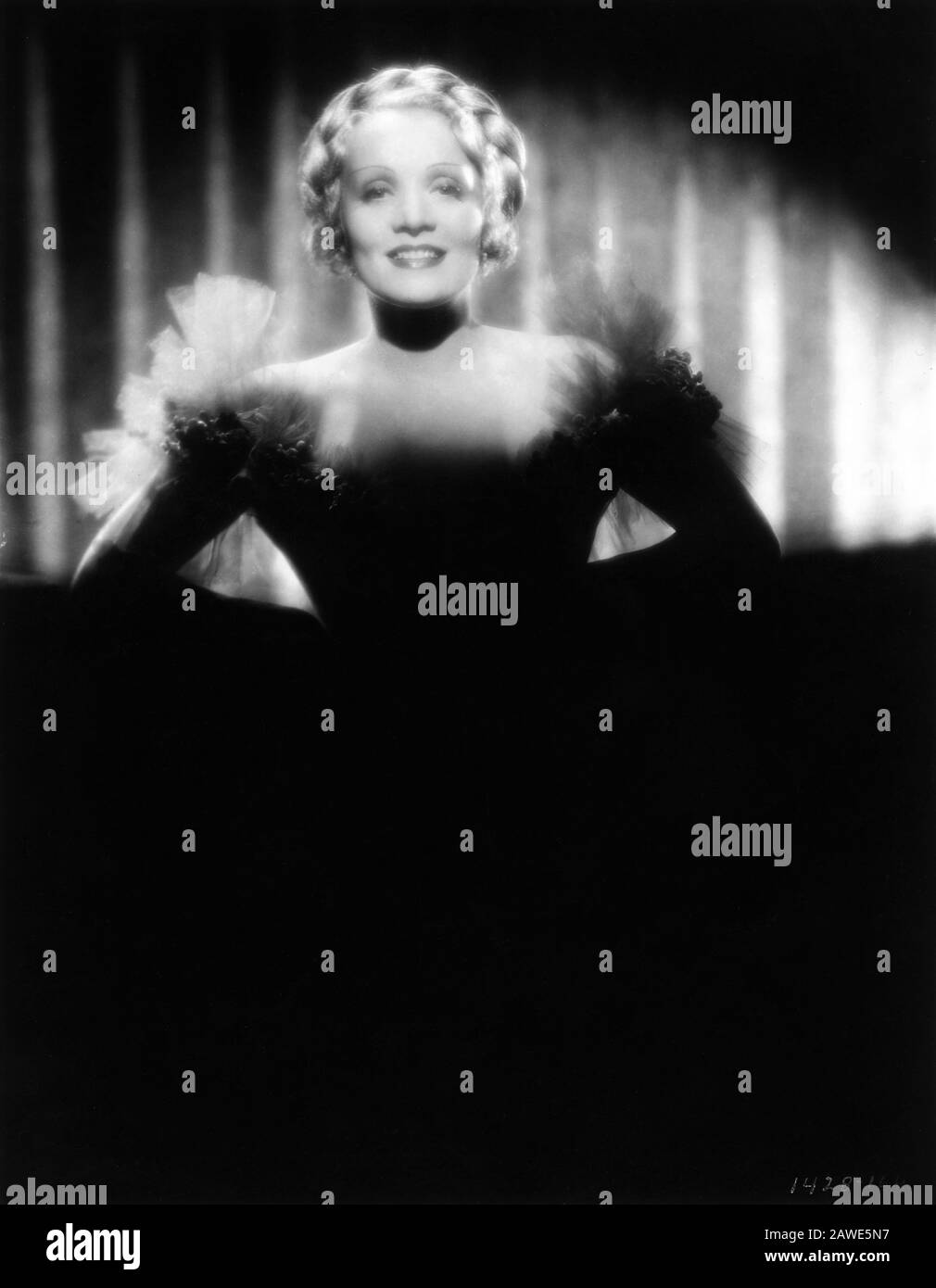 Marlene Dietrich Berlin 1930s High Resolution Stock Photography and ...