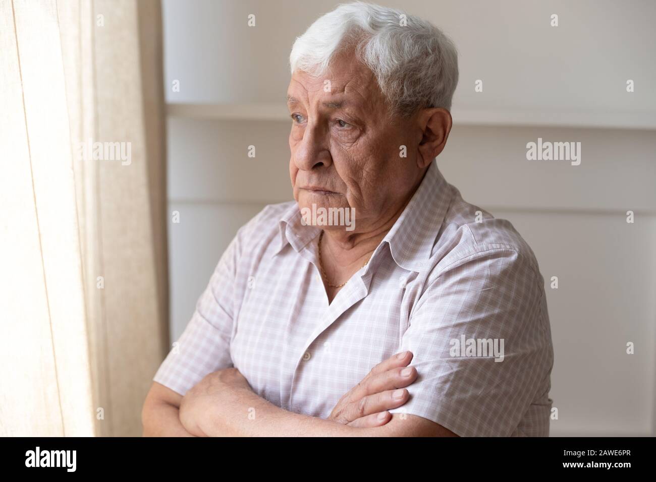 Lonely old man hi-res stock photography and images - Alamy