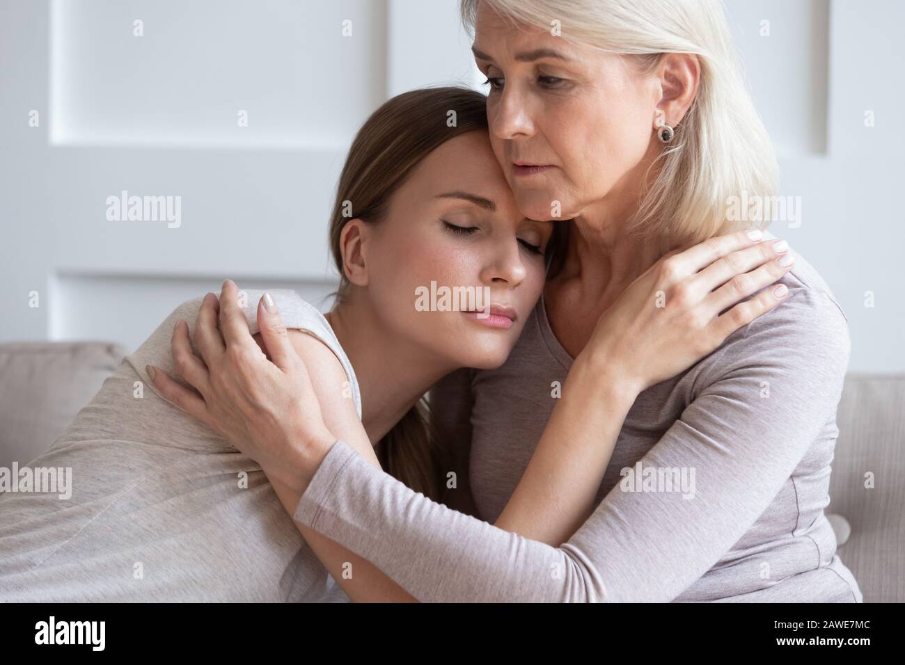 Mother daughter hug sad hi-res stock photography and images - Alamy