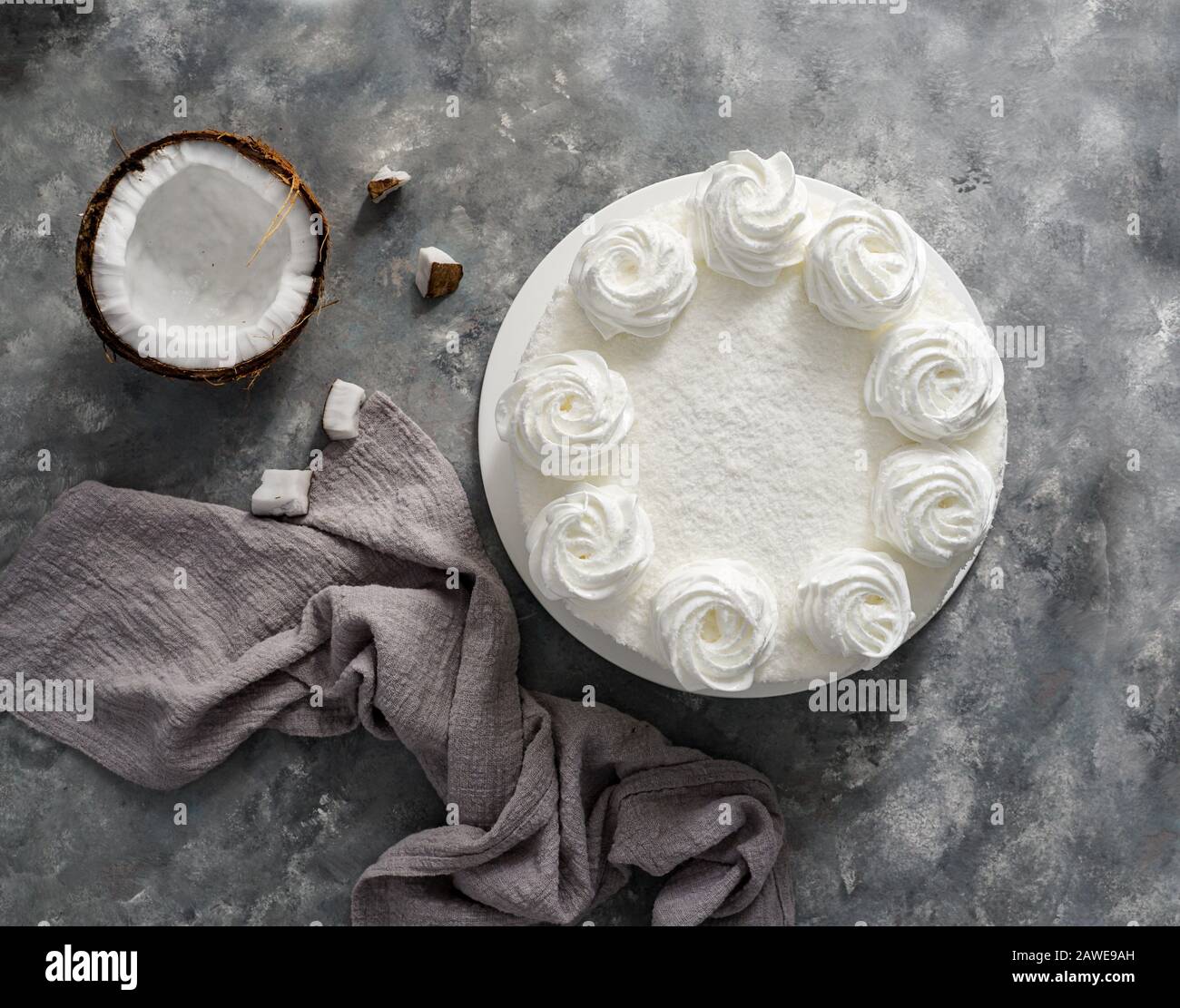 Pastel de coco hi-res stock photography and images - Alamy