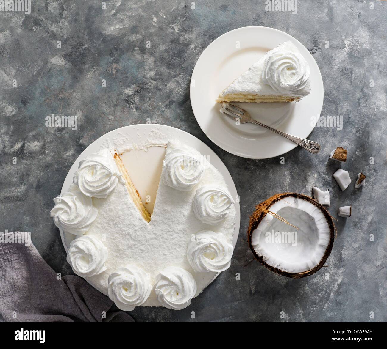 Pastel de coco hi-res stock photography and images - Alamy