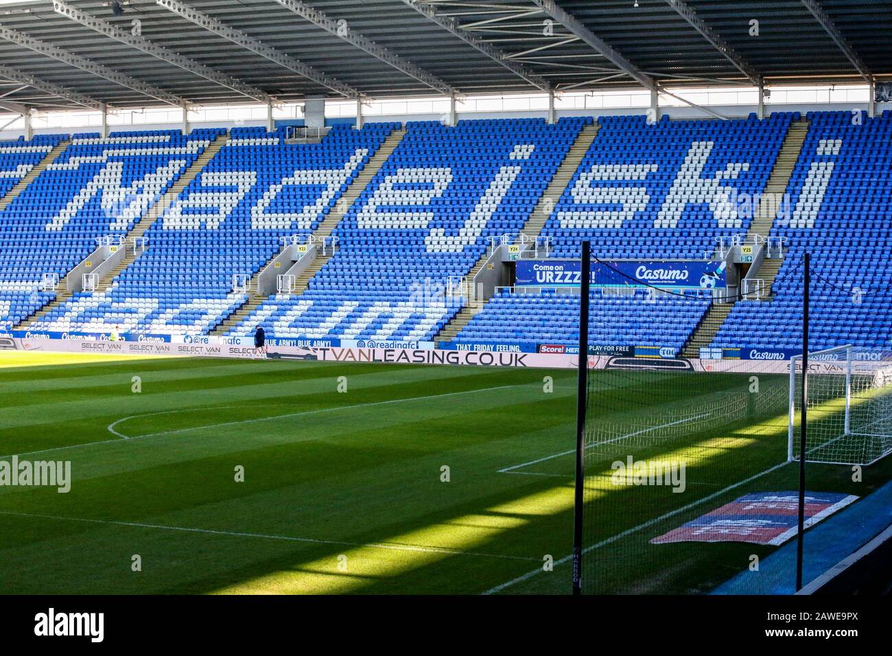Reading stadium general hi-res stock photography and images - Alamy