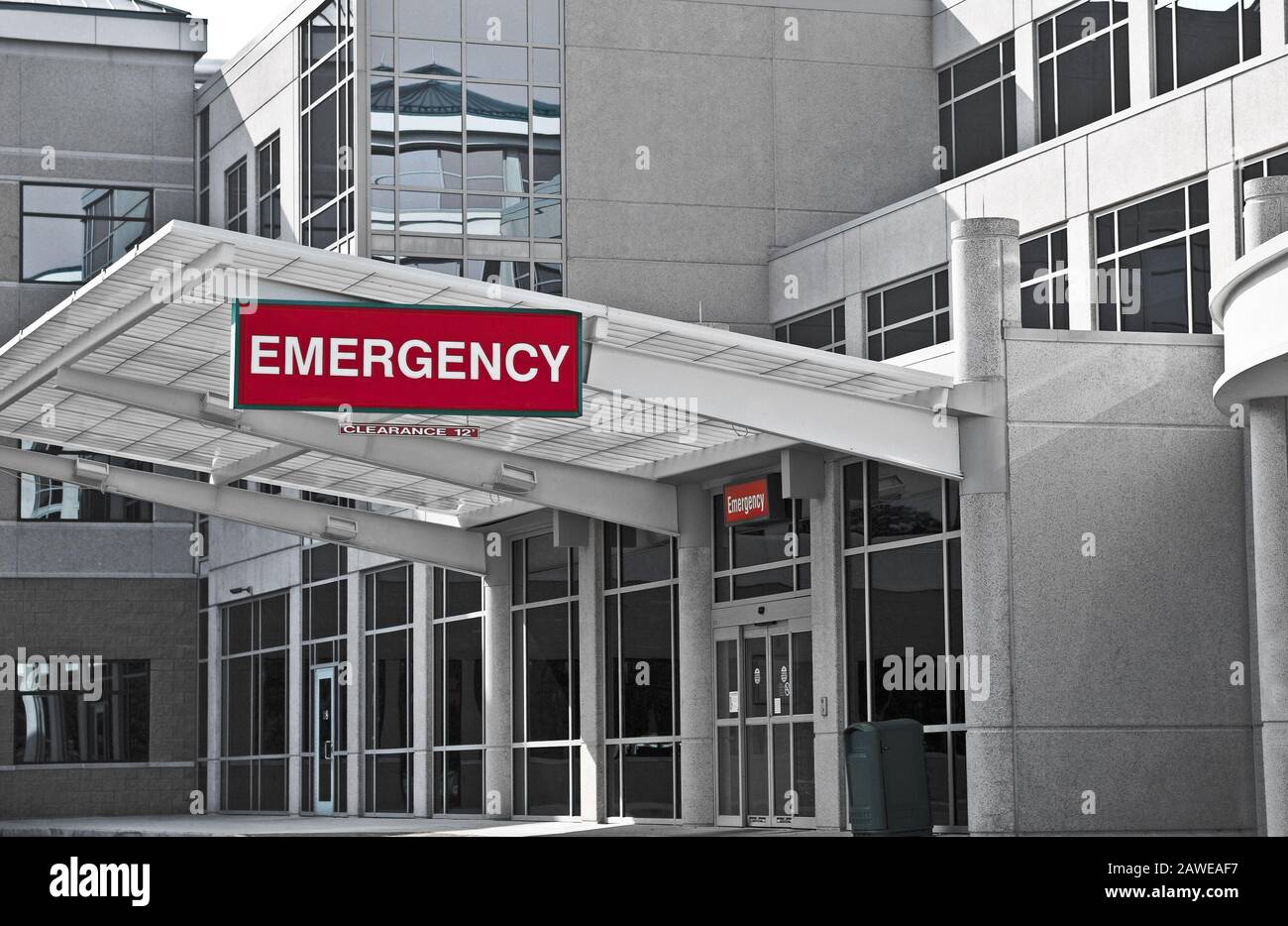 Hospital emergency trauma center entrance hi-res stock photography and ...