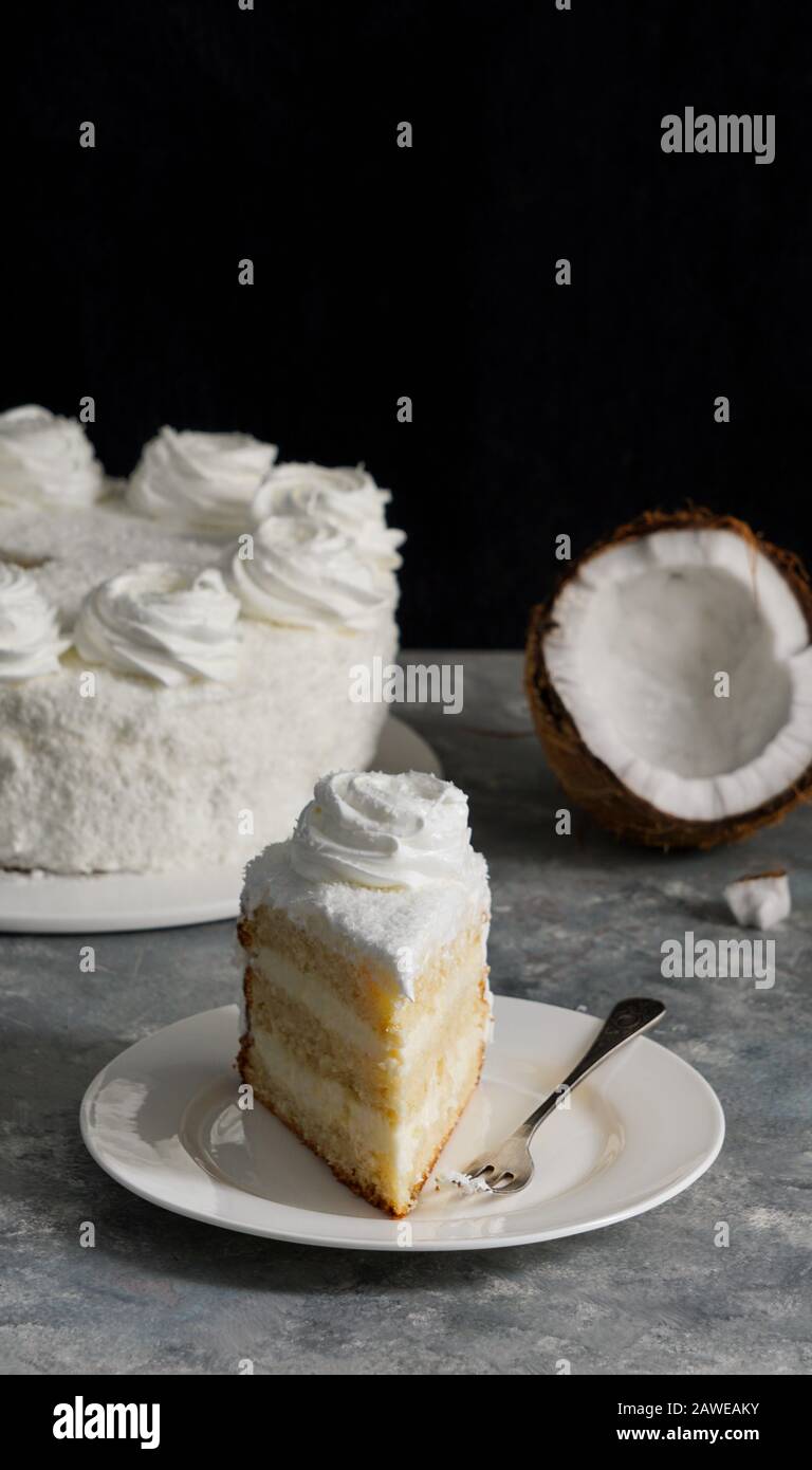 Pastel de coco hi-res stock photography and images - Alamy