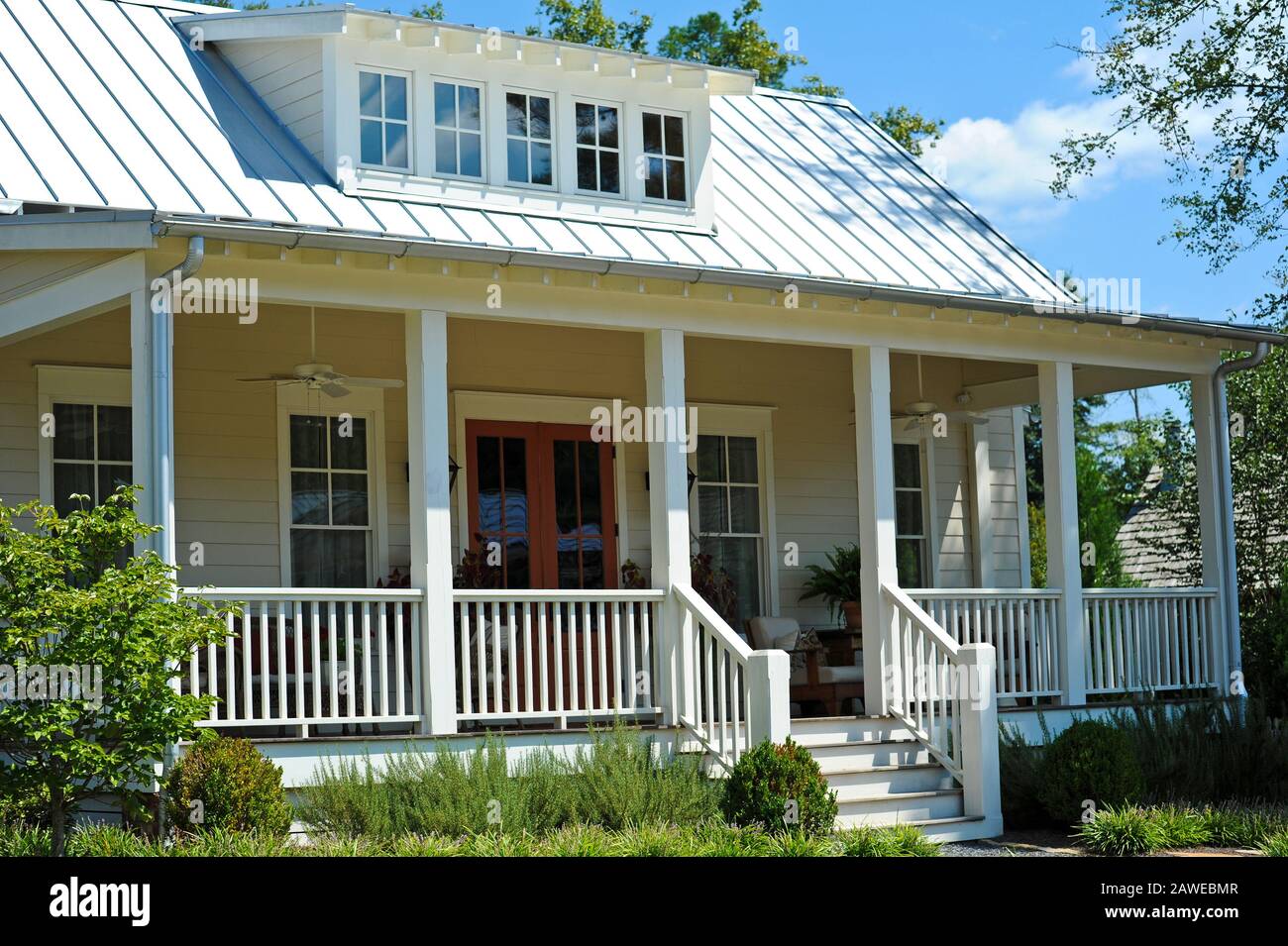 Cottage Homes With Front Porch Cottage Porch Photos & Ideas | Houzz