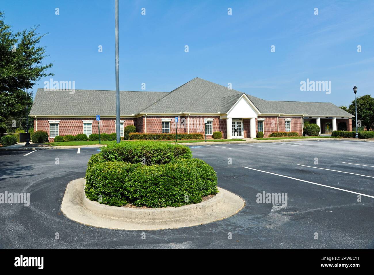 Empty New Bank Building for Sale after Closure Stock Photo - Alamy