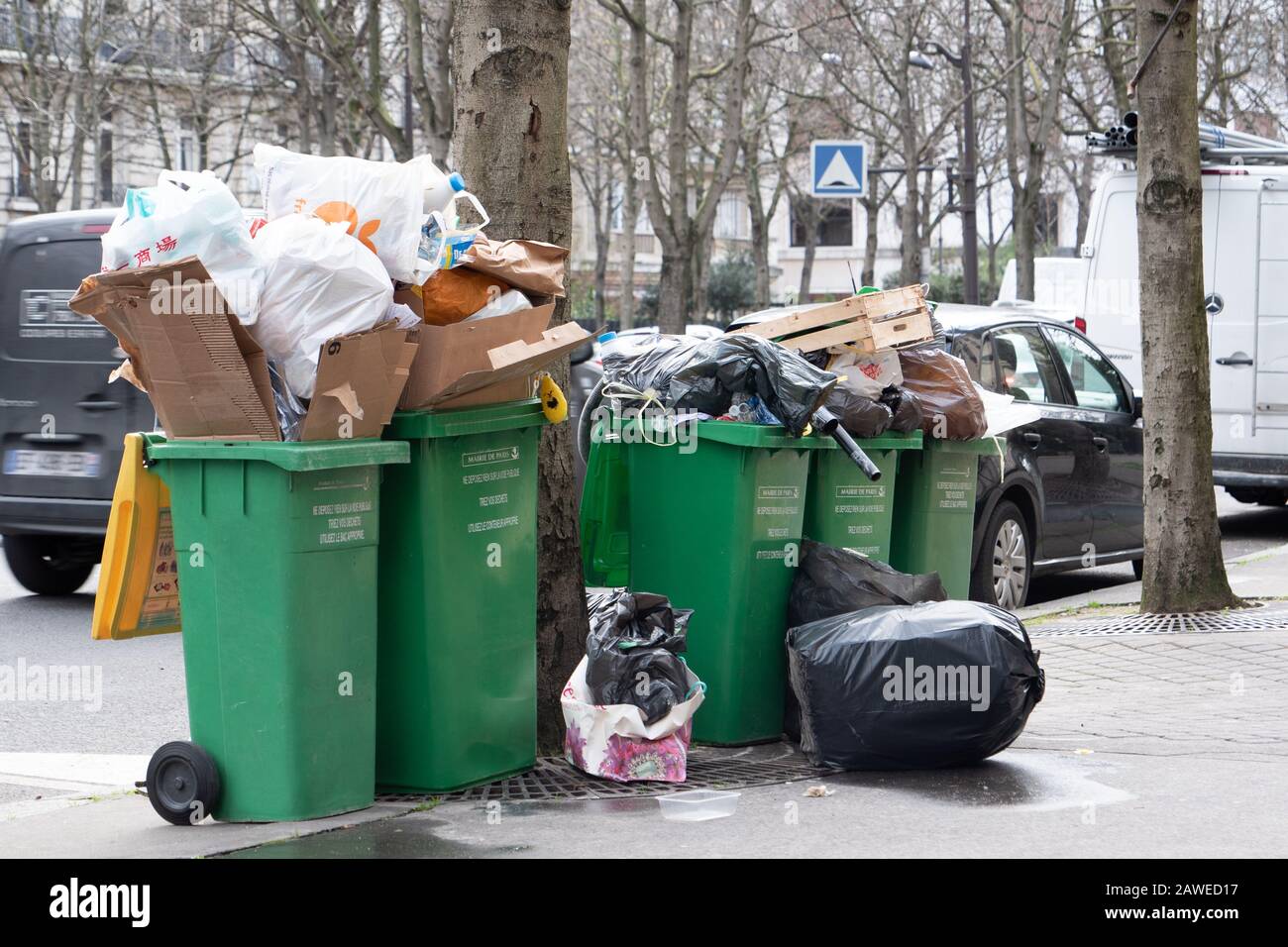 Paris, 4 February 2020. Accumulation of garbage in Paris after the ...