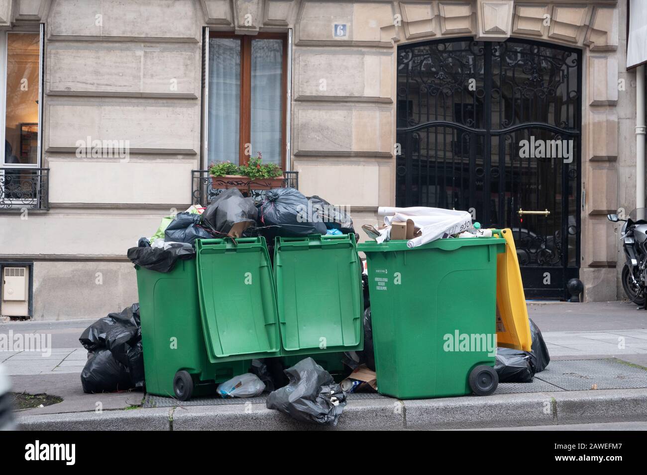 Paris, 4 February 2020. Accumulation of garbage in Paris after the ...