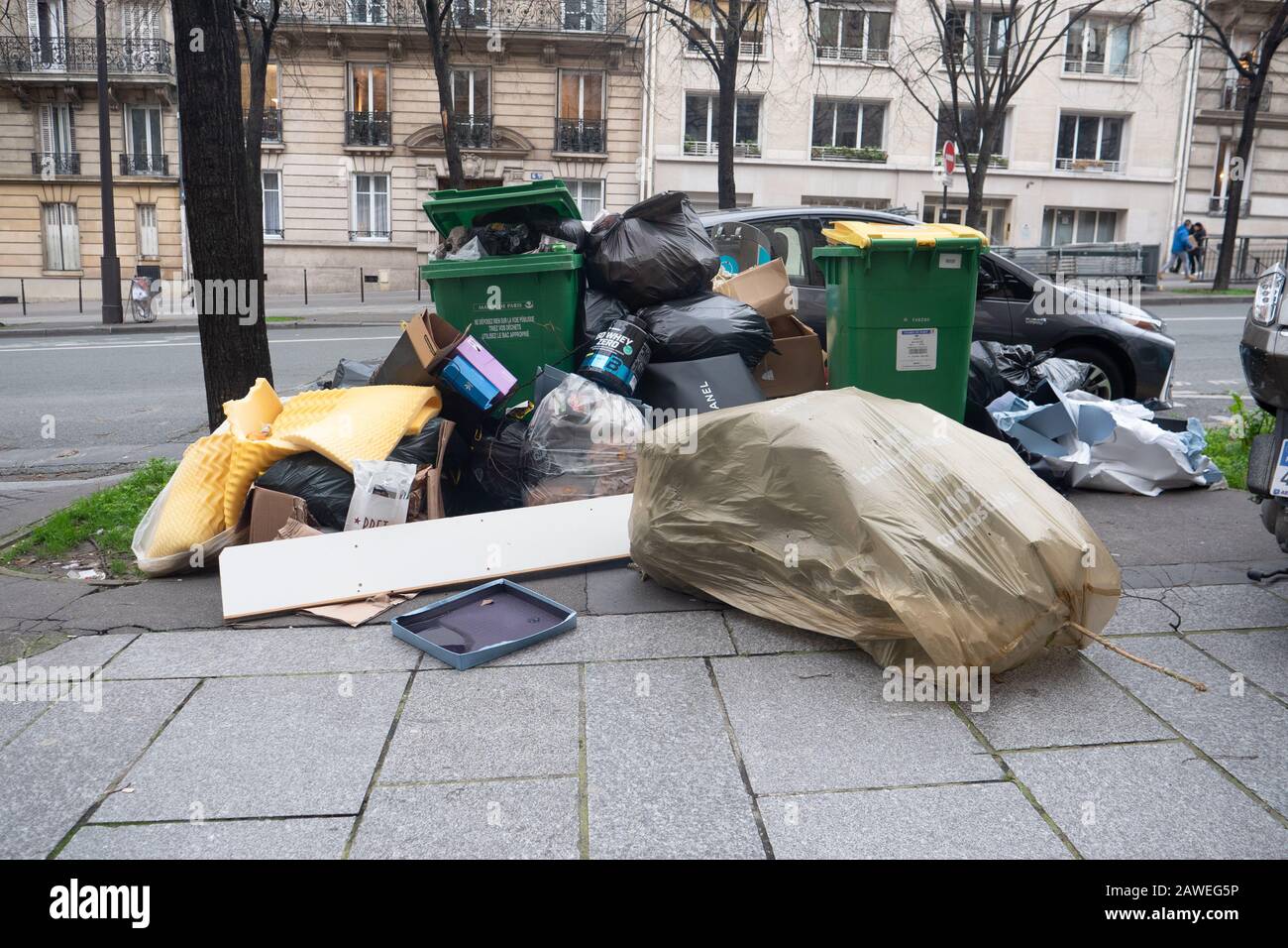 Paris, 4 February 2020. Accumulation of garbage in Paris after the ...