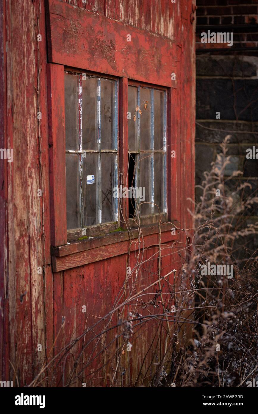 Red Barn Broken Window Stock Photo - Alamy
