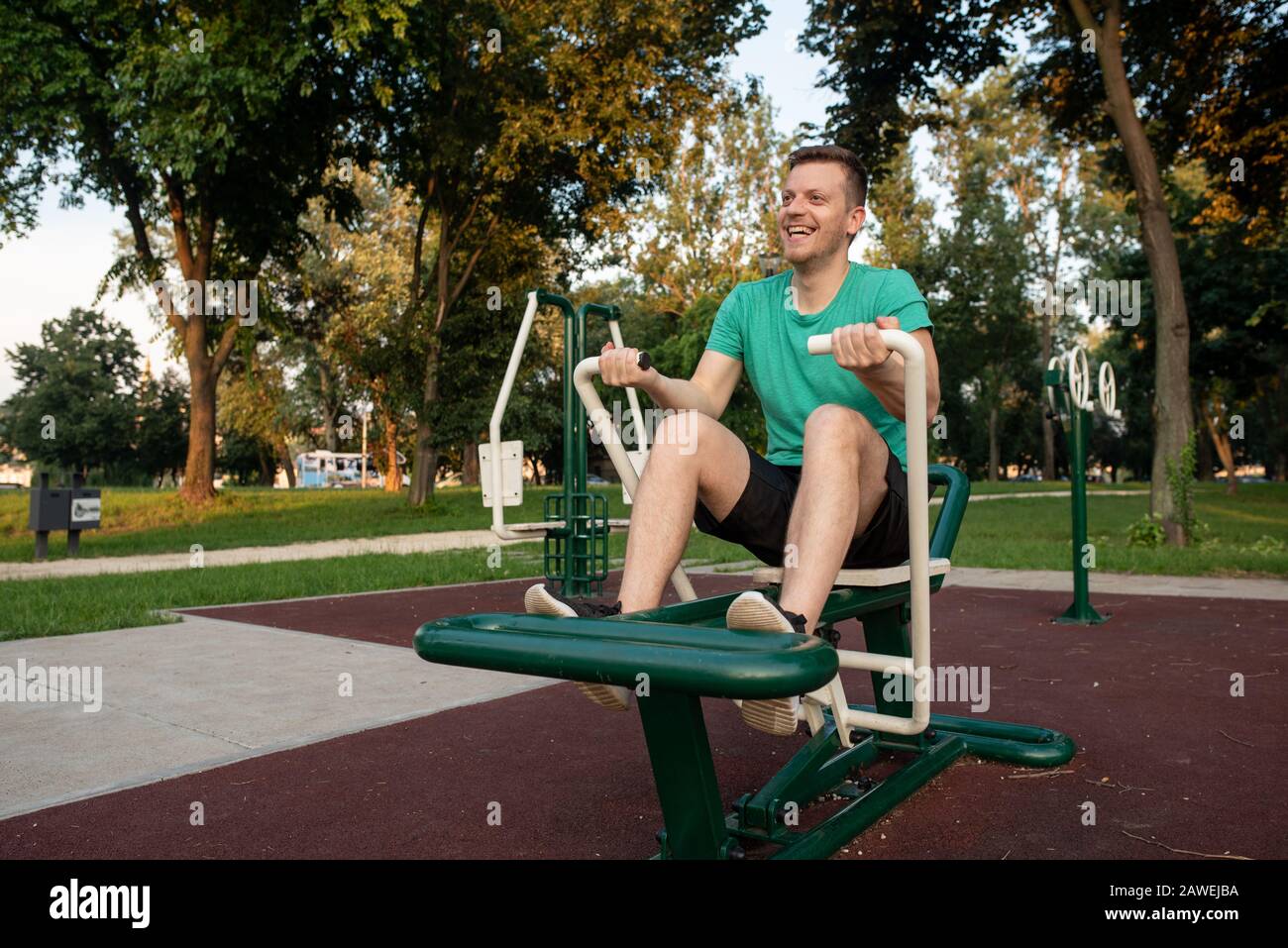 Man rowing machine hi-res stock photography and images - Alamy