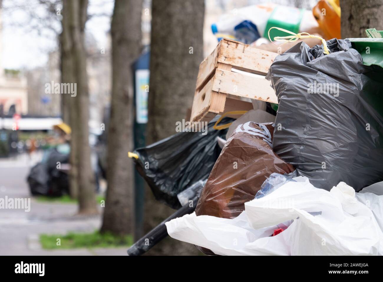 Paris, 4 February 2020. Accumulation of garbage in Paris after the ...