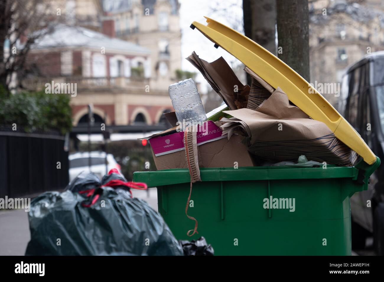 Paris, 4 February 2020. Accumulation of garbage in Paris after the ...