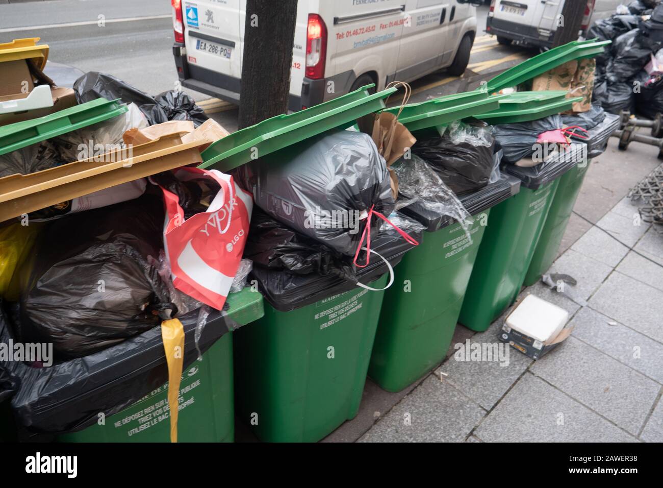 Paris, 4 February 2020. Accumulation of garbage in Paris after the ...