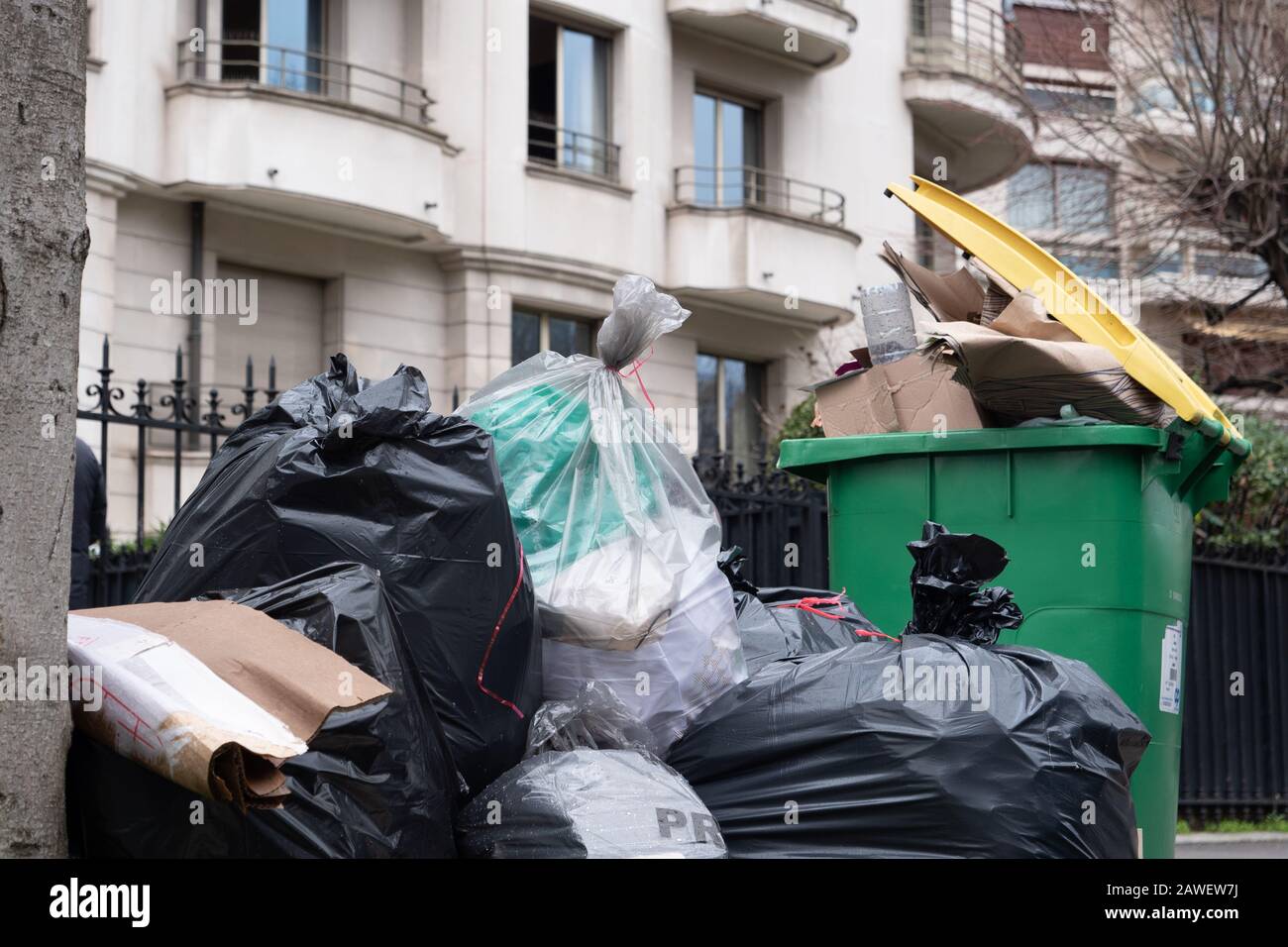 Paris, 4 February 2020. Accumulation of garbage in Paris after the ...