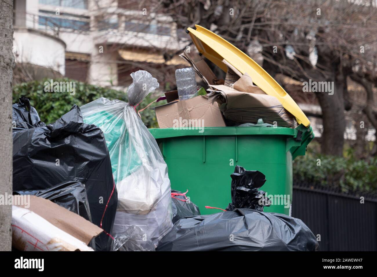 Paris, 4 February 2020. Accumulation of garbage in Paris after the ...