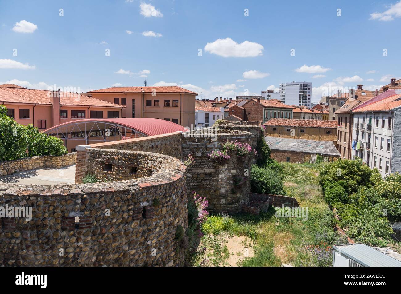 Ancient roman walls in Leon Stock Photo - Alamy