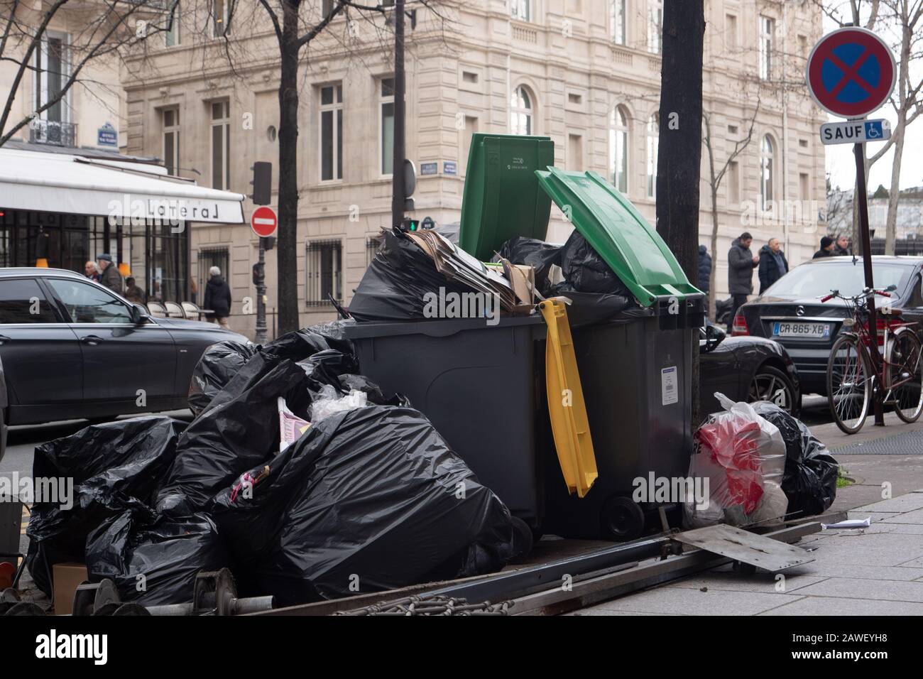 Paris, 4 February 2020. Accumulation of garbage in Paris after the ...