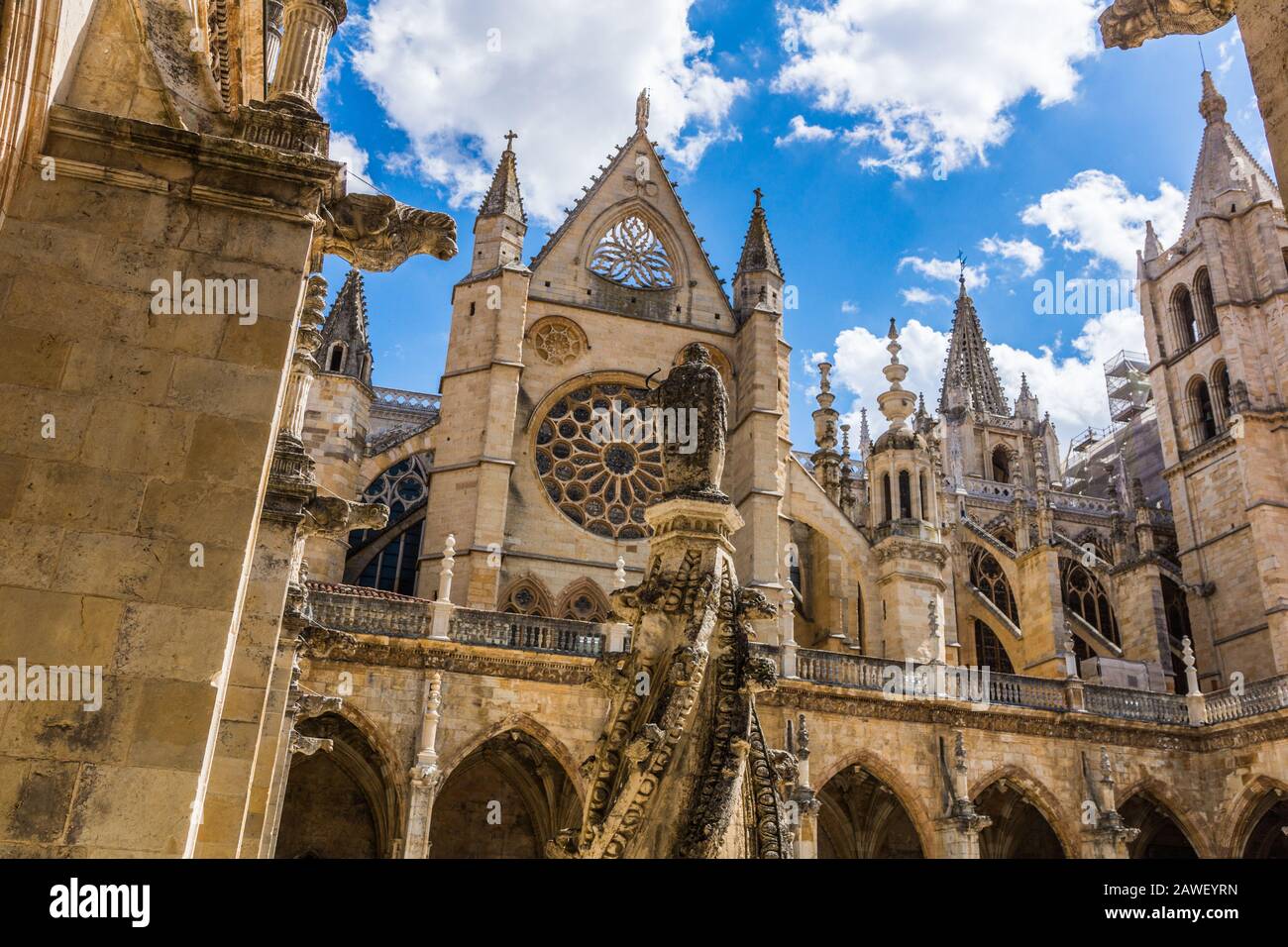Sculpture of leon cathedral hi-res stock photography and images - Alamy