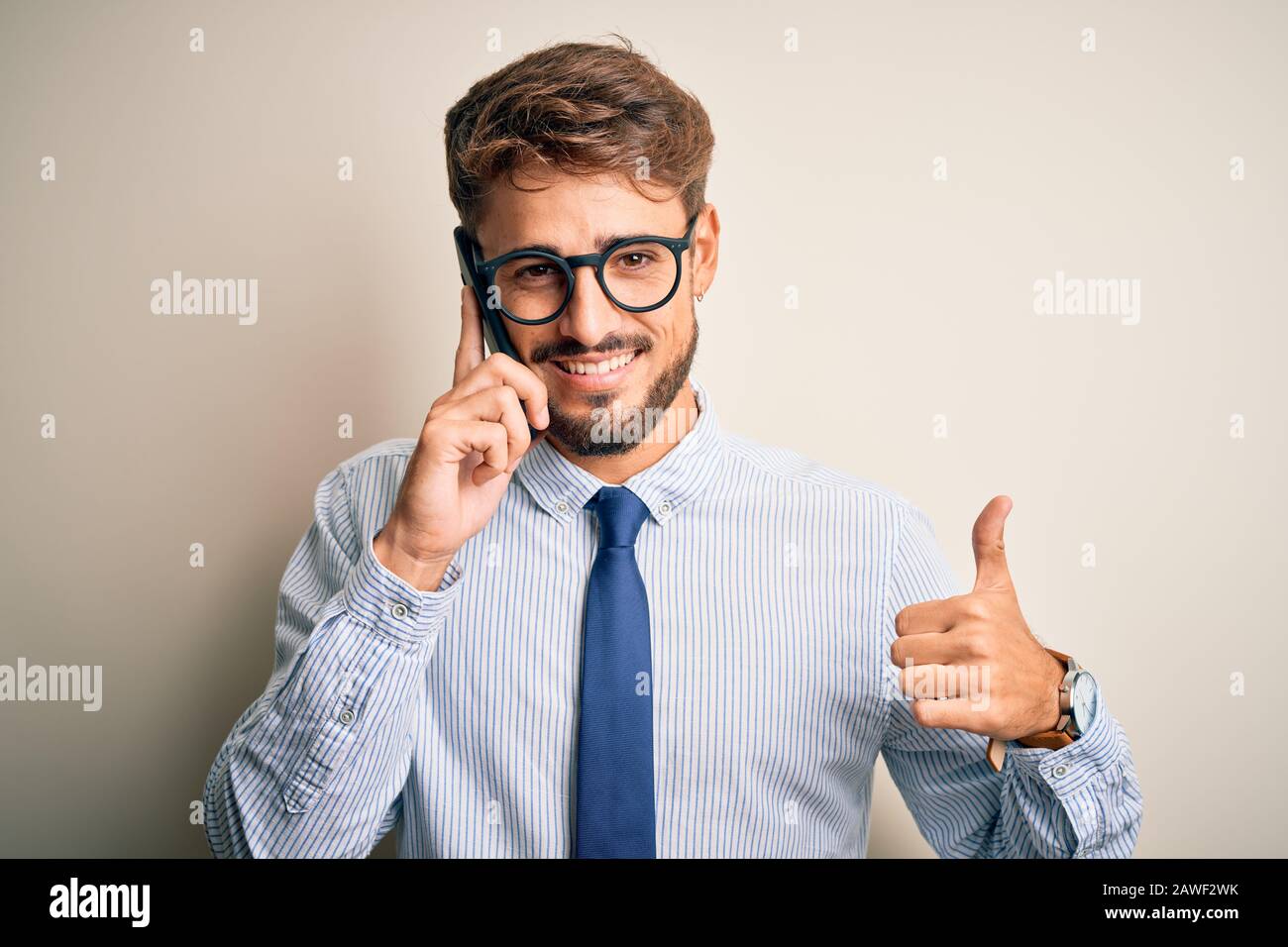 Young businessman having a conversation talking by smartphone over ...