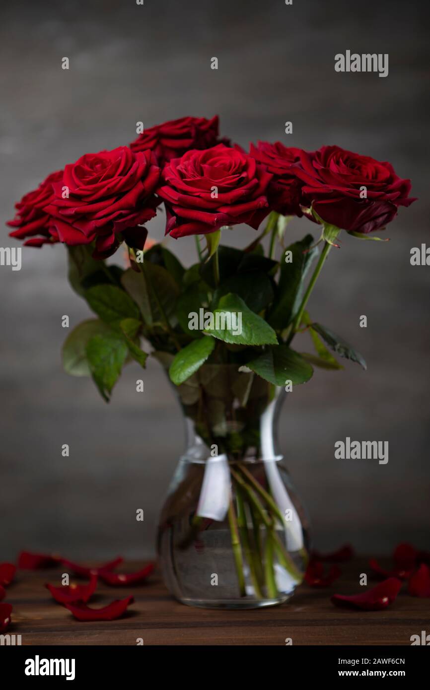 Red roses bunch on the moody background Stock Photo - Alamy