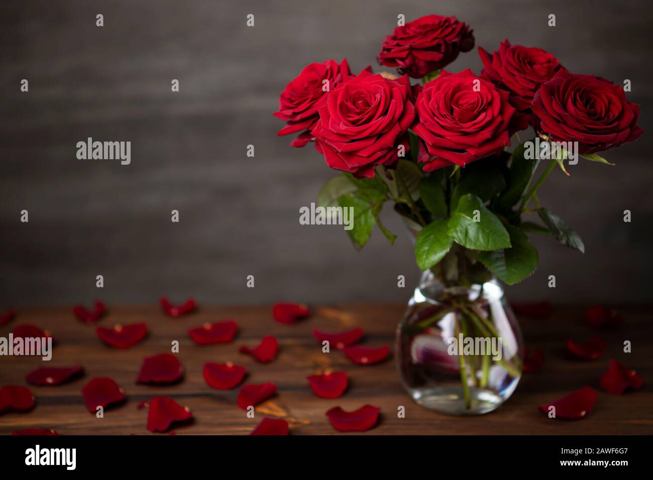 Red roses bunch on the moody background Stock Photo - Alamy