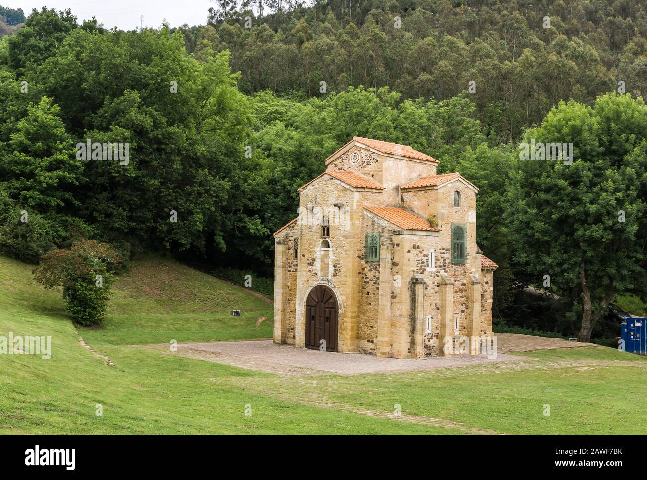 Pre romanesque hi-res stock photography and images - Alamy