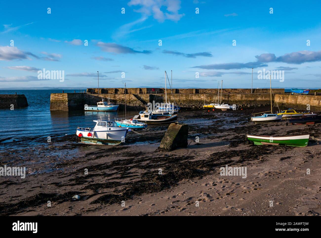 Small sailing boat uk hi-res stock photography and images - Alamy