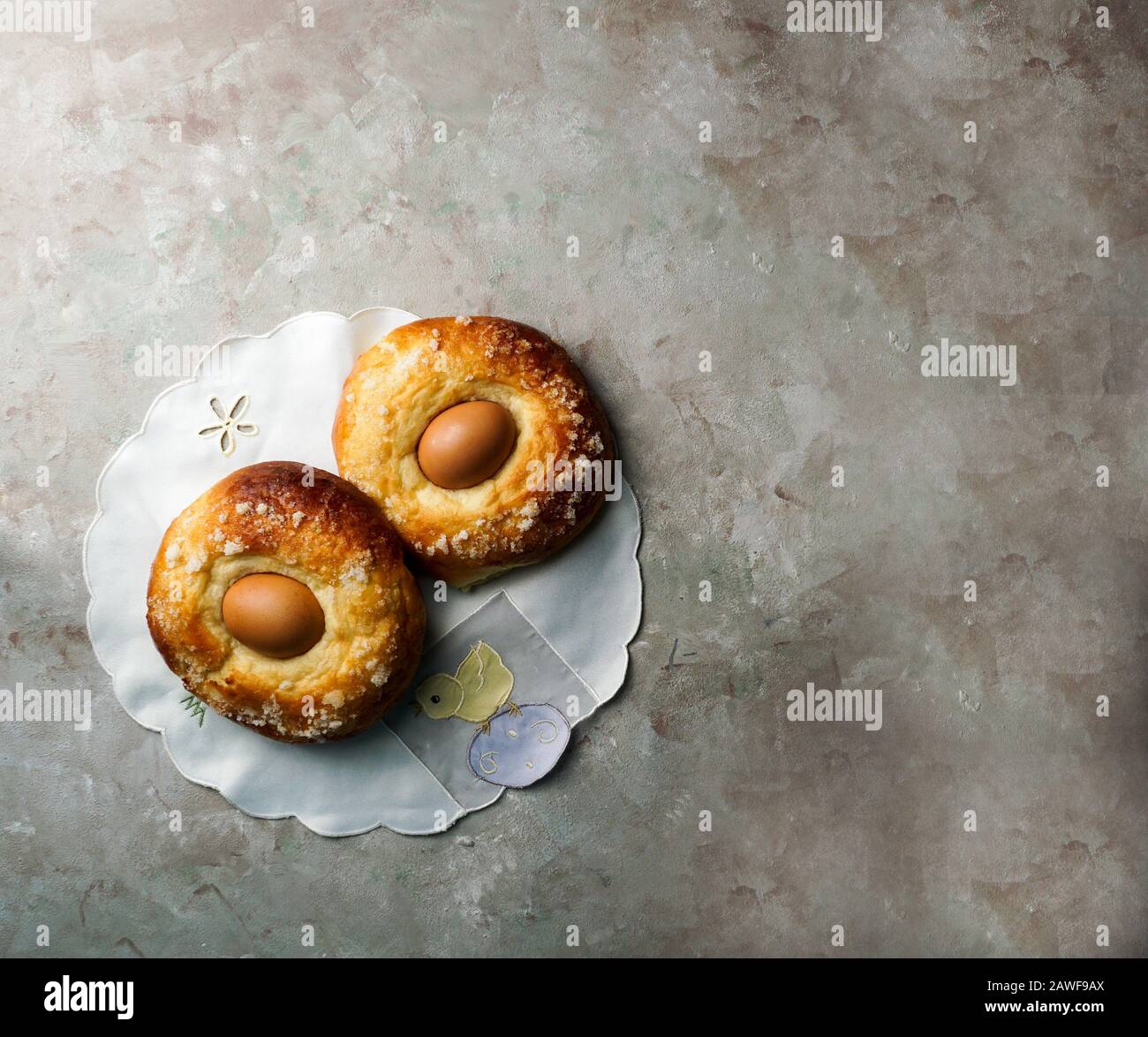 Mona traditional spanish cake egg hi-res stock photography and images ...