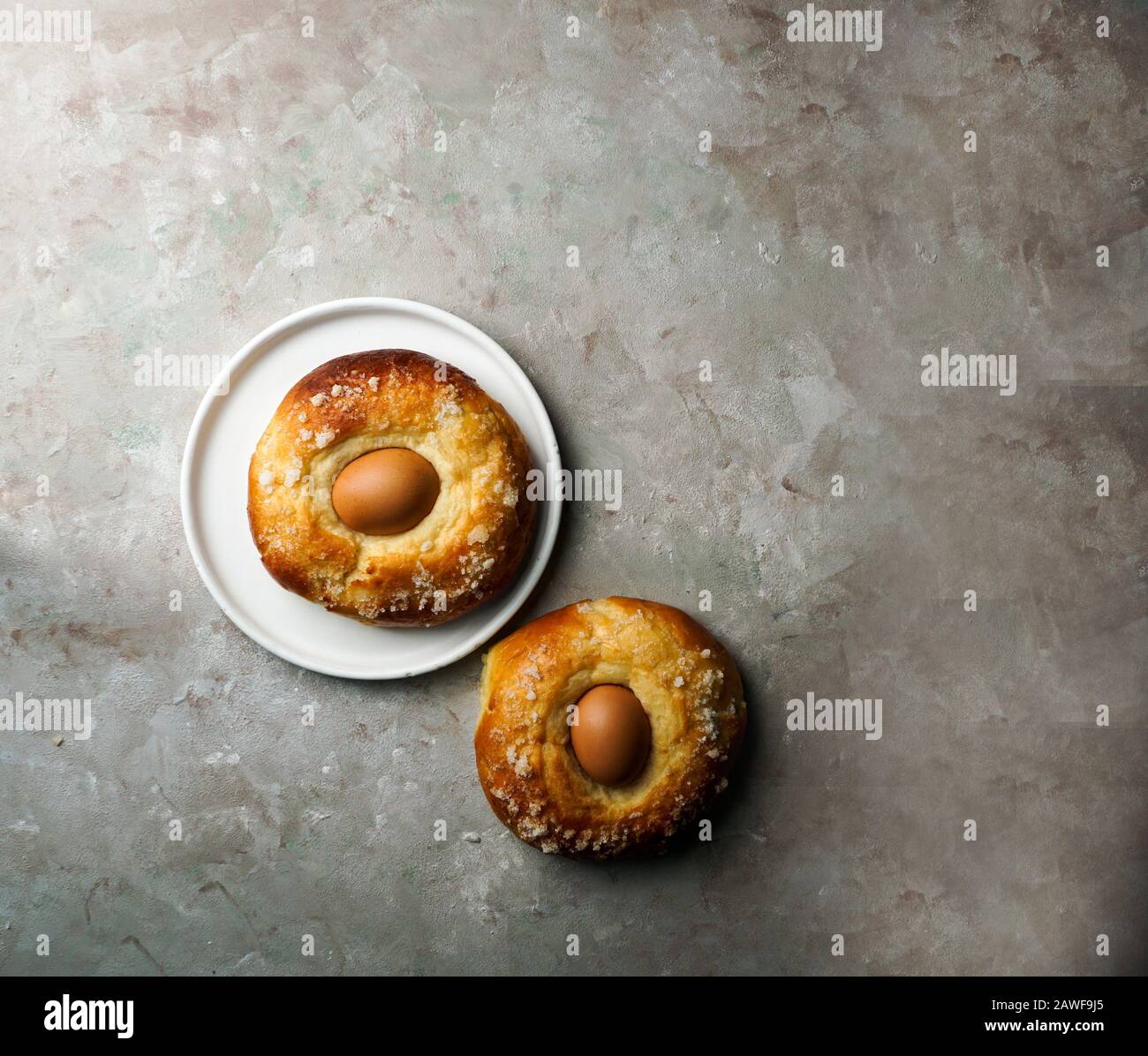 Mona traditional spanish cake hi-res stock photography and images - Alamy