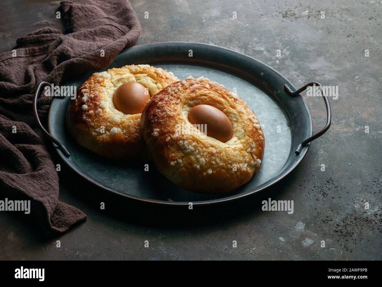 mona de pasqua, typical spanish pastry with egg for easter Stock Photo ...