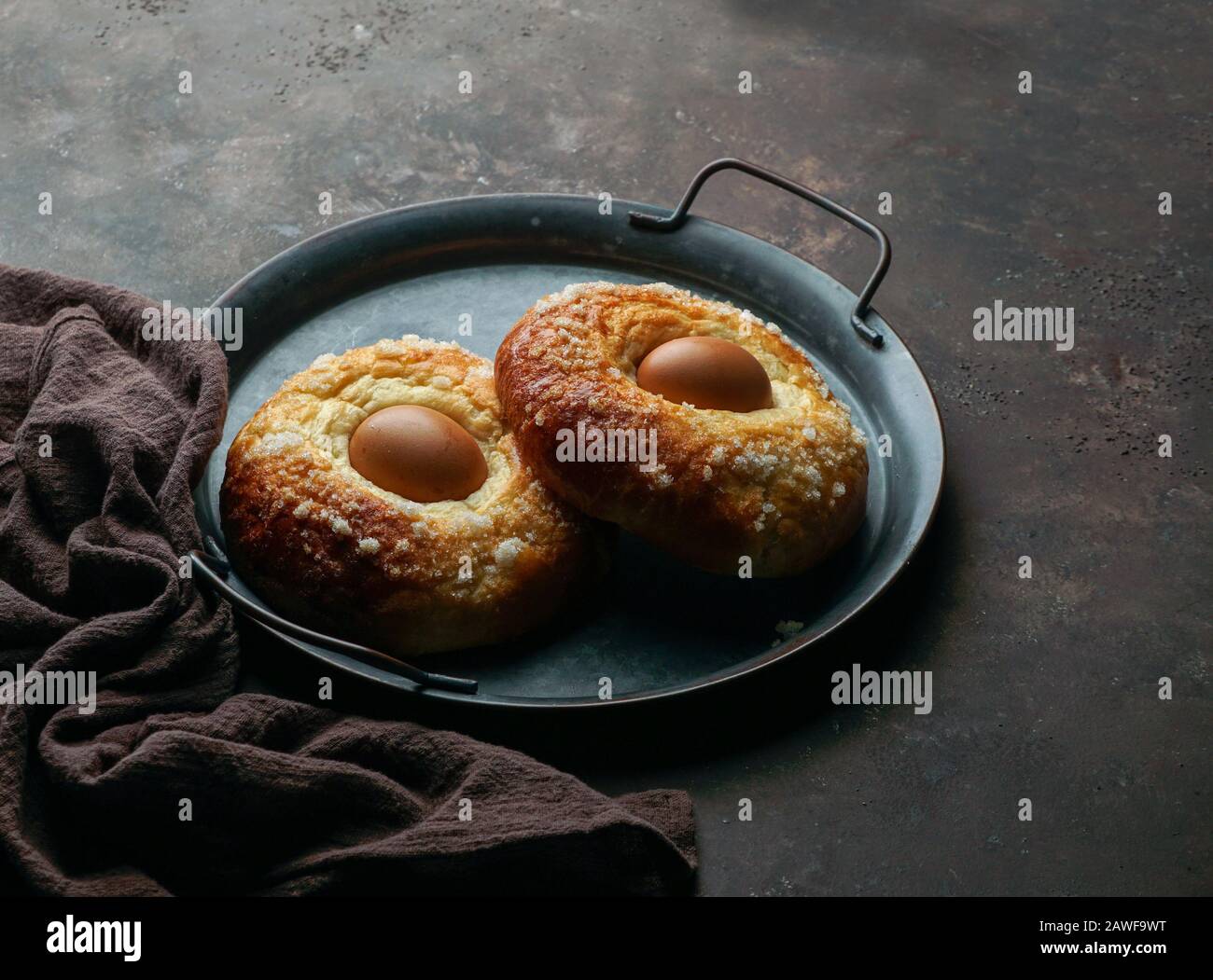 Mona traditional spanish cake egg hi-res stock photography and images ...