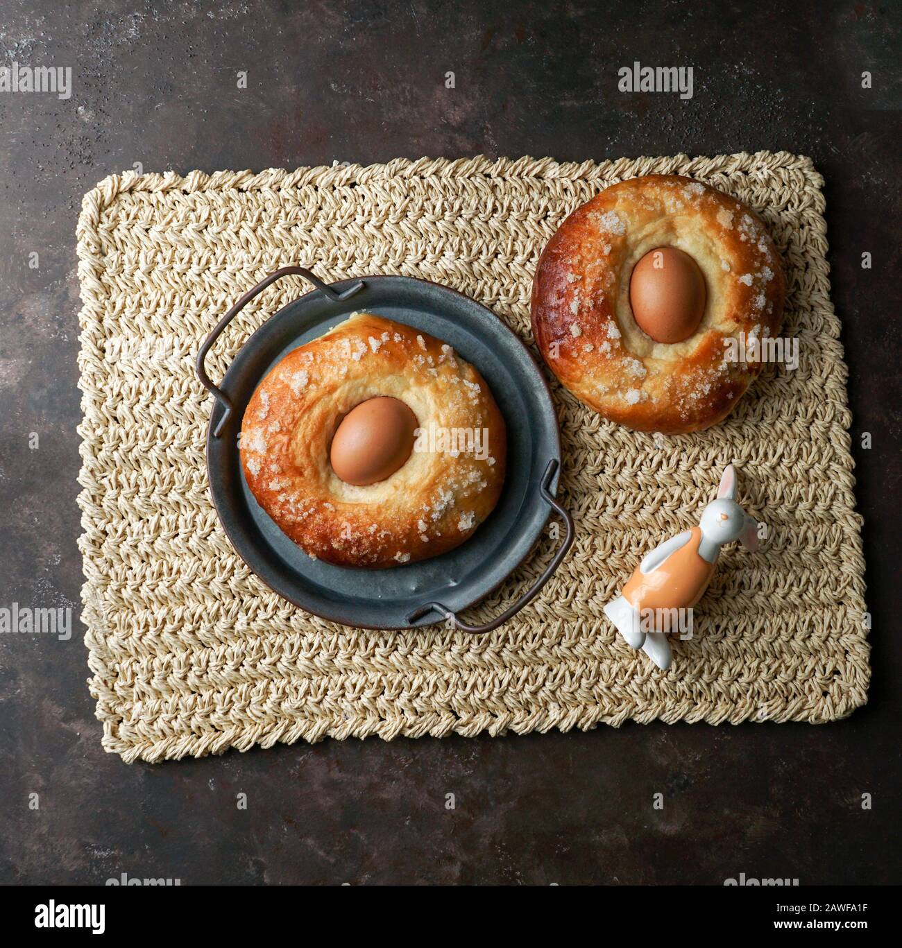 Mona traditional spanish cake egg hi-res stock photography and images ...