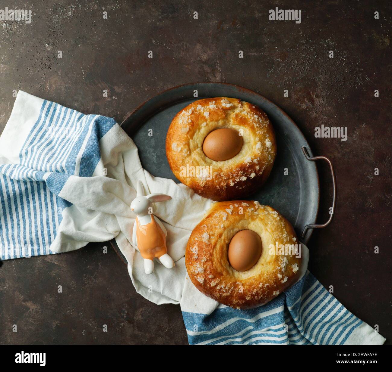 Mona traditional spanish cake egg hi-res stock photography and images ...