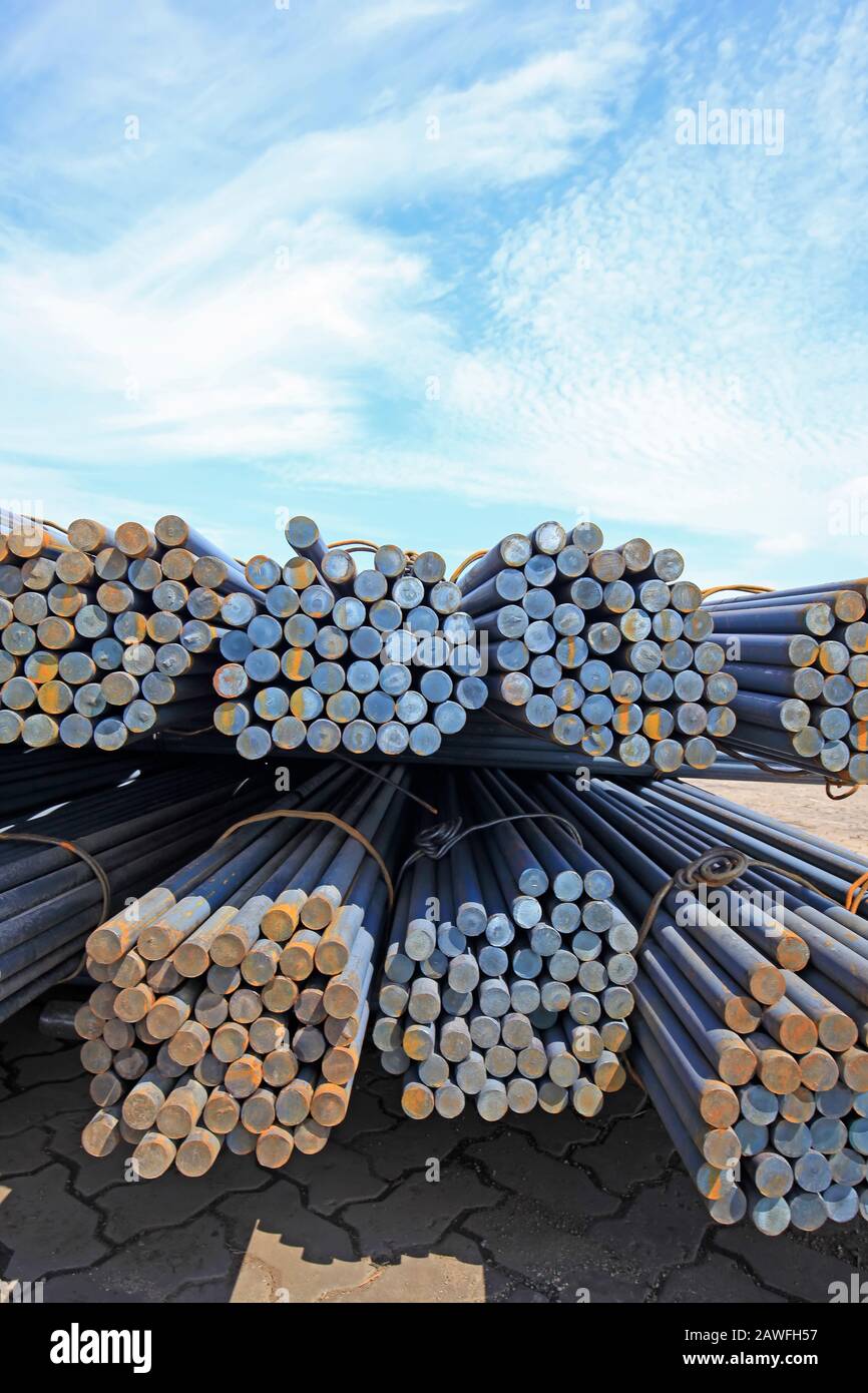 Stack of round steel bar Stock Photo - Alamy