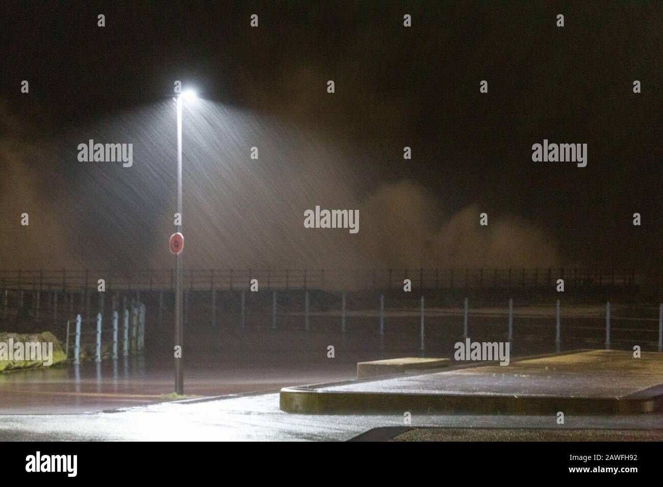 Wind over water makes waves hi-res stock photography and images - Alamy