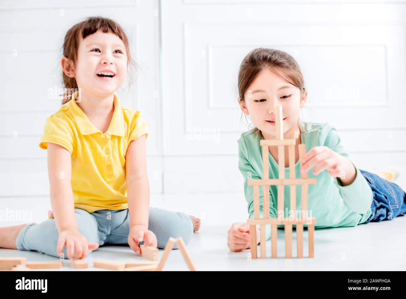 Two girls building blocks hi-res stock photography and images - Alamy