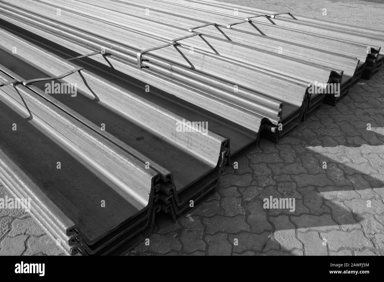 Steel angle bar Black and White Stock Photos & Images - Alamy