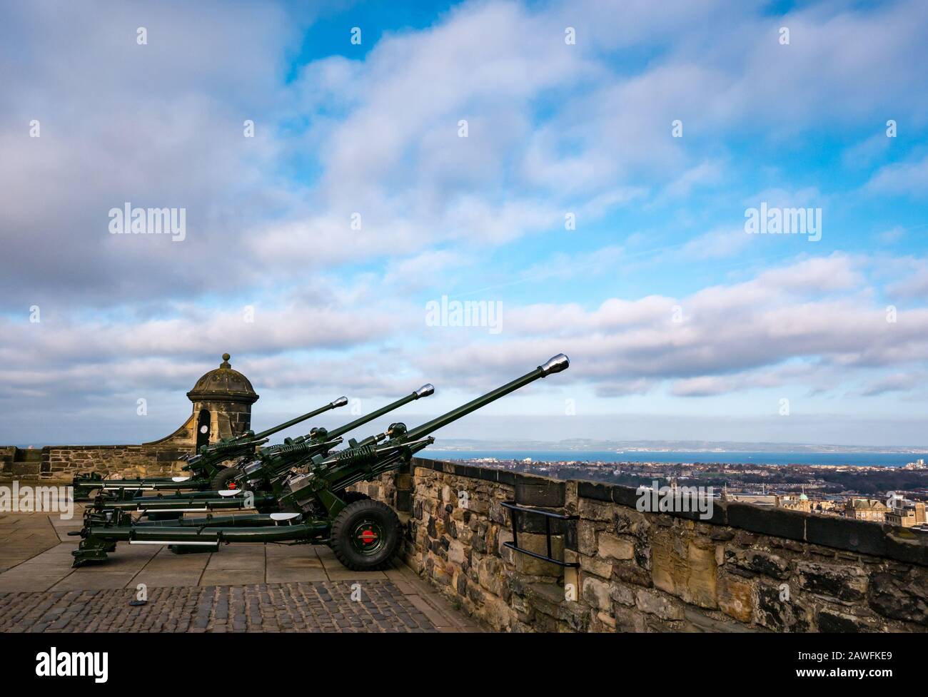 L118 light artillery field guns overlooking city centre, Mills Mount ...