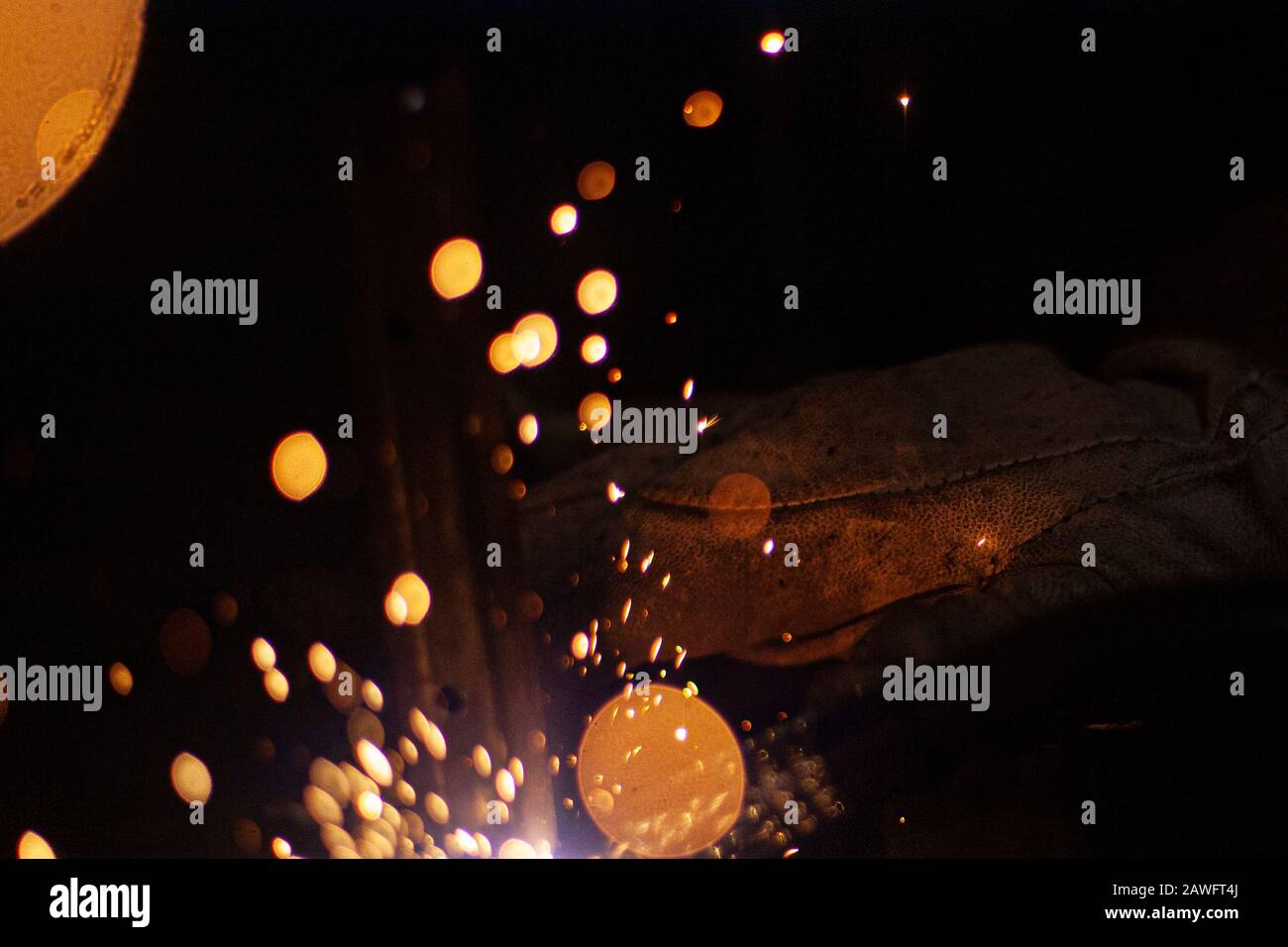 Welder man welding steel profile hi-res stock photography and images ...