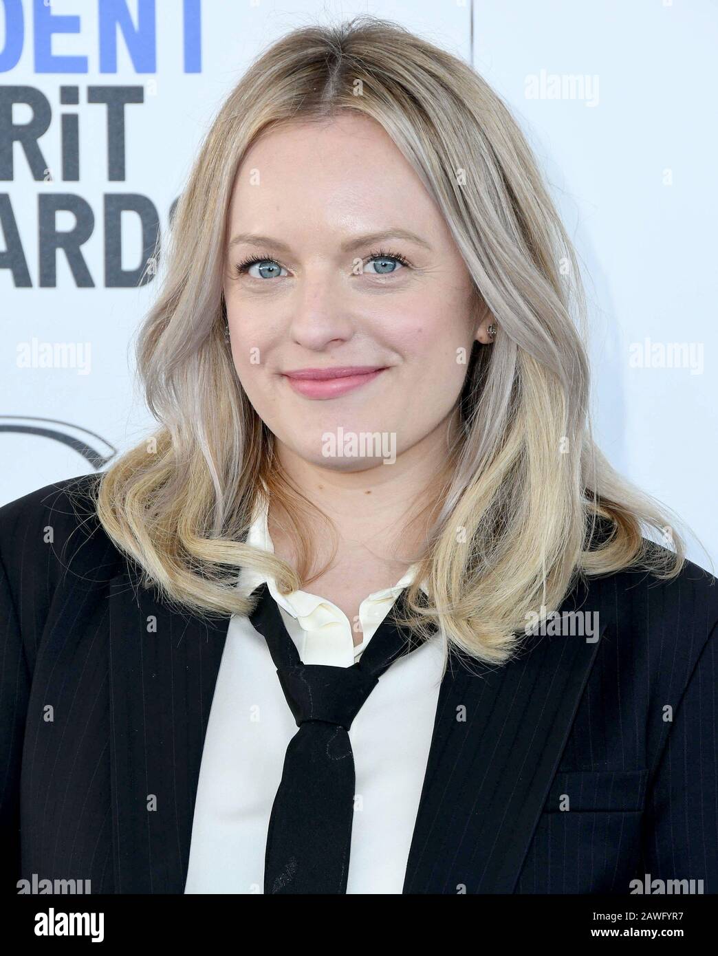 Elizabeth moss hi-res stock photography and images - Alamy