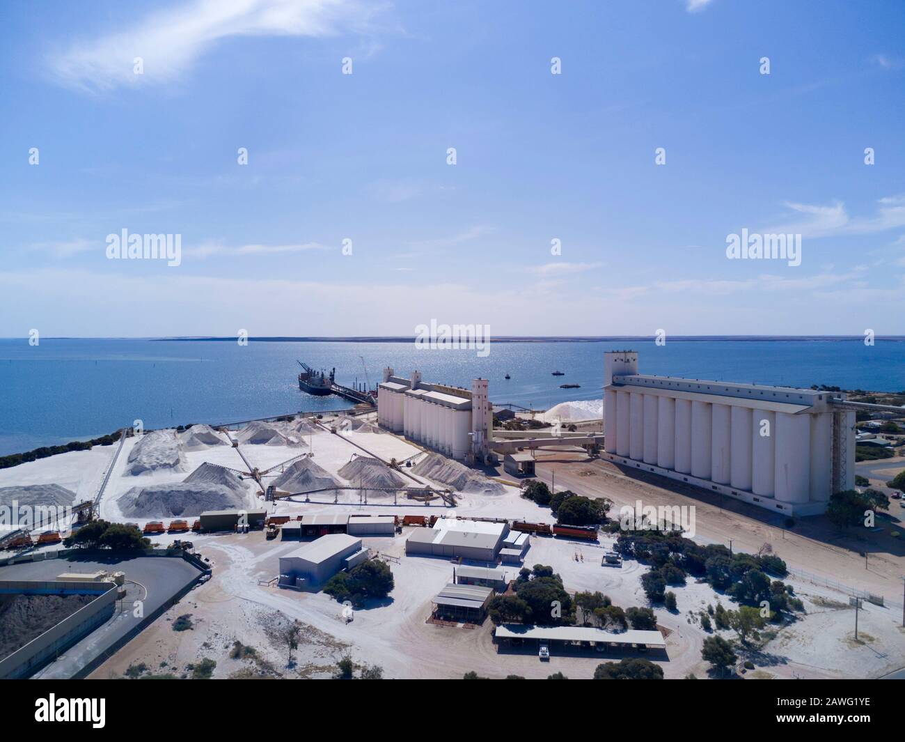 Unloading grain from the ship hi-res stock photography and images - Alamy
