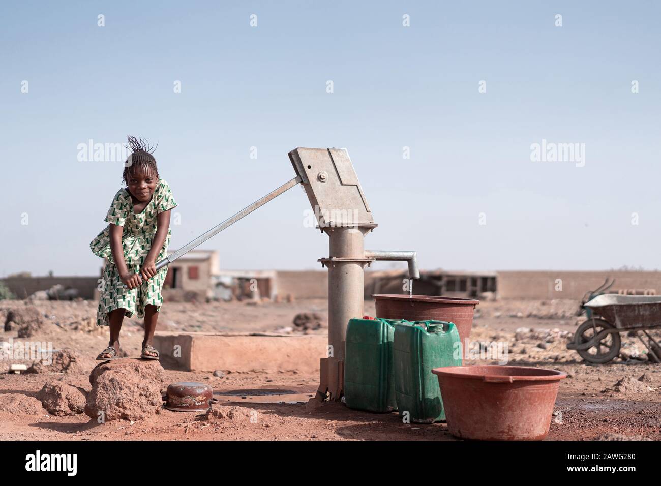 African child drink tap water hi-res stock photography and images - Alamy