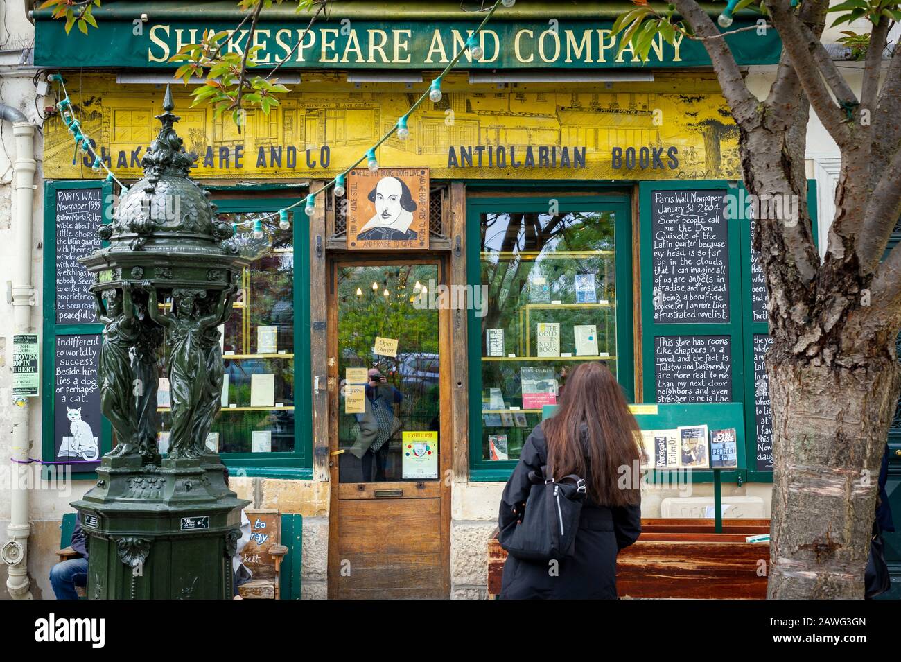 Antique bookstore woman hi-res stock photography and images - Alamy