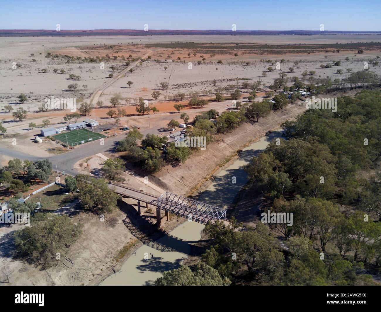 Aerial of Tilpa the village on the floodplains of the Darling River ...