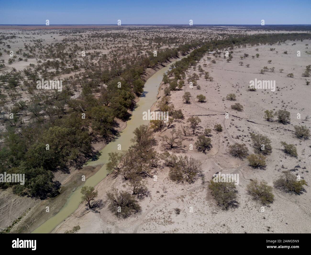The Tilpa Weir upstream of the village on the banks of the Darling ...